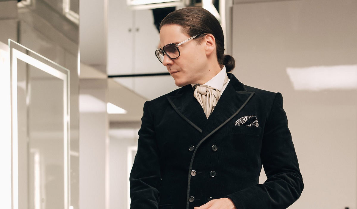 «Becoming Karl Lagerfeld»: Τον Ιούνιο η πρεμιέρα της βιογραφικής σειράς ...